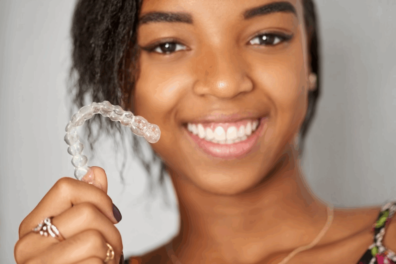 Choosing Between Braces vs. Invisalign